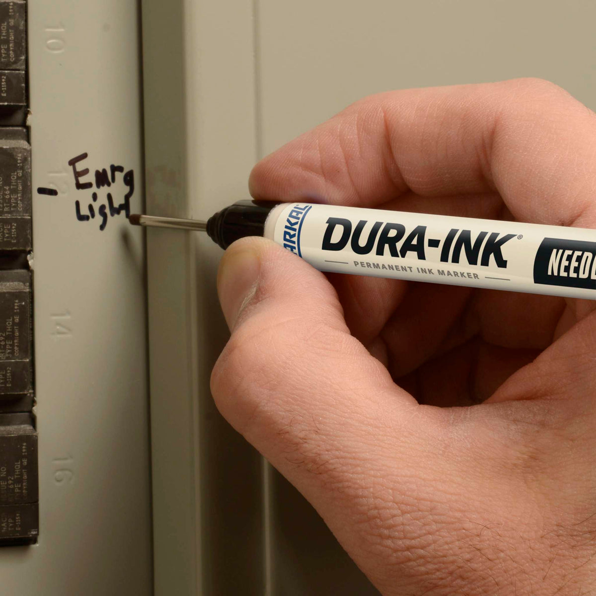 Marcador de Tinta Dura-Ink®, Punta Micro, Color Negro – HERRAMENTAL